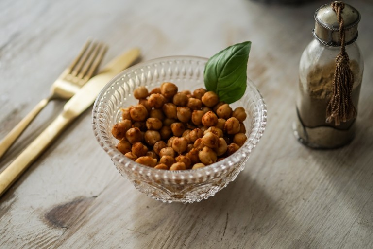 RECETTE DE POIS CHICHE AUX ÉPICES ET AU FOUR - N O H O L I T A